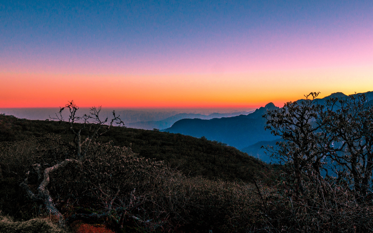 Travel options for the base point of Goecha La trek (Yuksom)